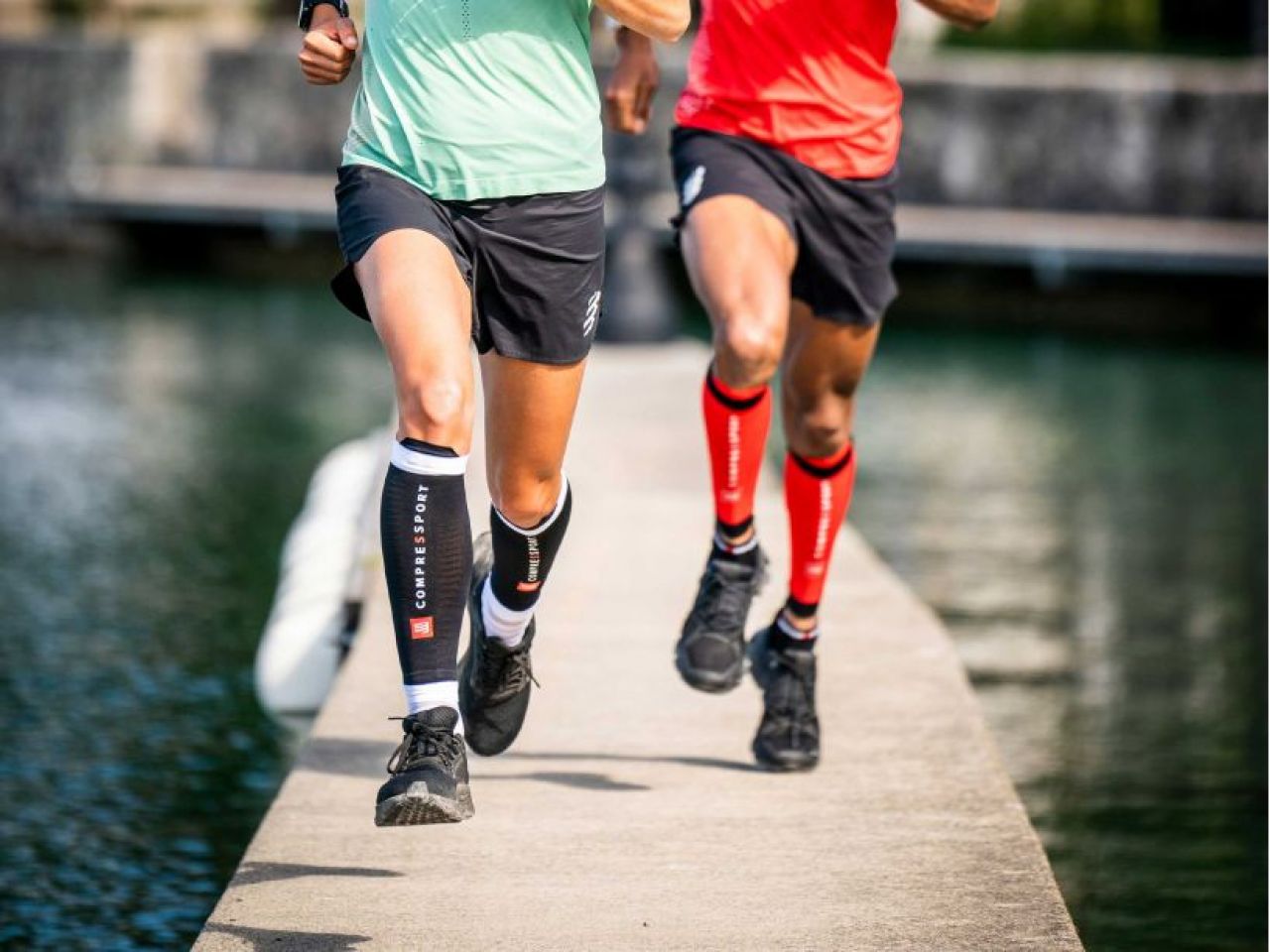 COMPRESSPORT MANCHONS R2 3.0 BLACK Manchons de compression