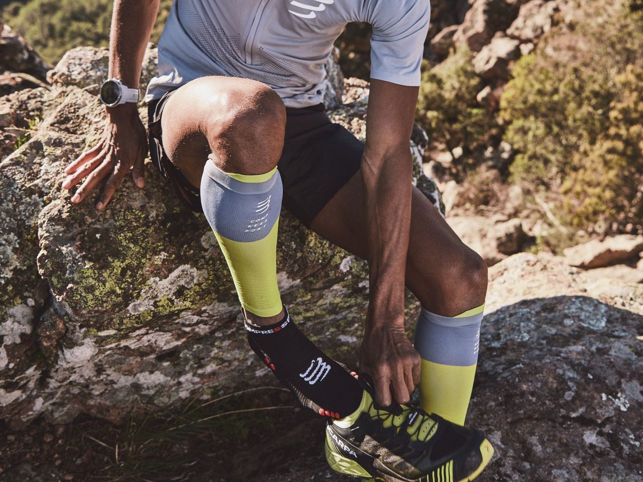 COMPRESSPORT PRO RACING SOCKS V4.0 RUN LOW BLACK ET RED Chaussettes running