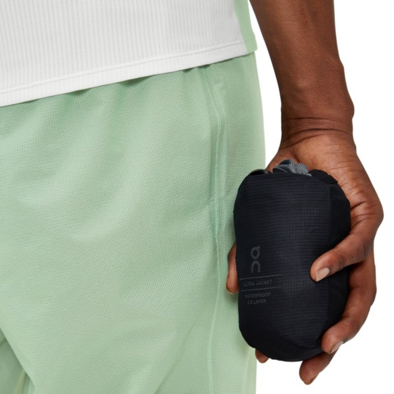 ON RUNNING ULTRA JACKET NOIRE Veste imperméable