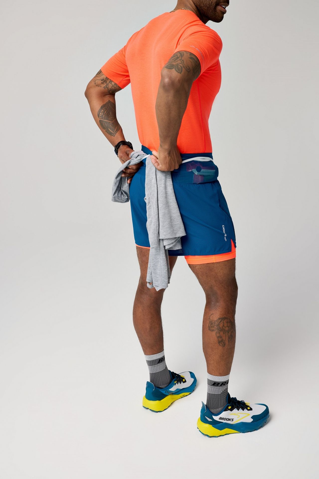 BROOKS SHORT HIGH POINT 5 POUCES 2 EN 1 DEAP SEA ET FLAME Short trail ...