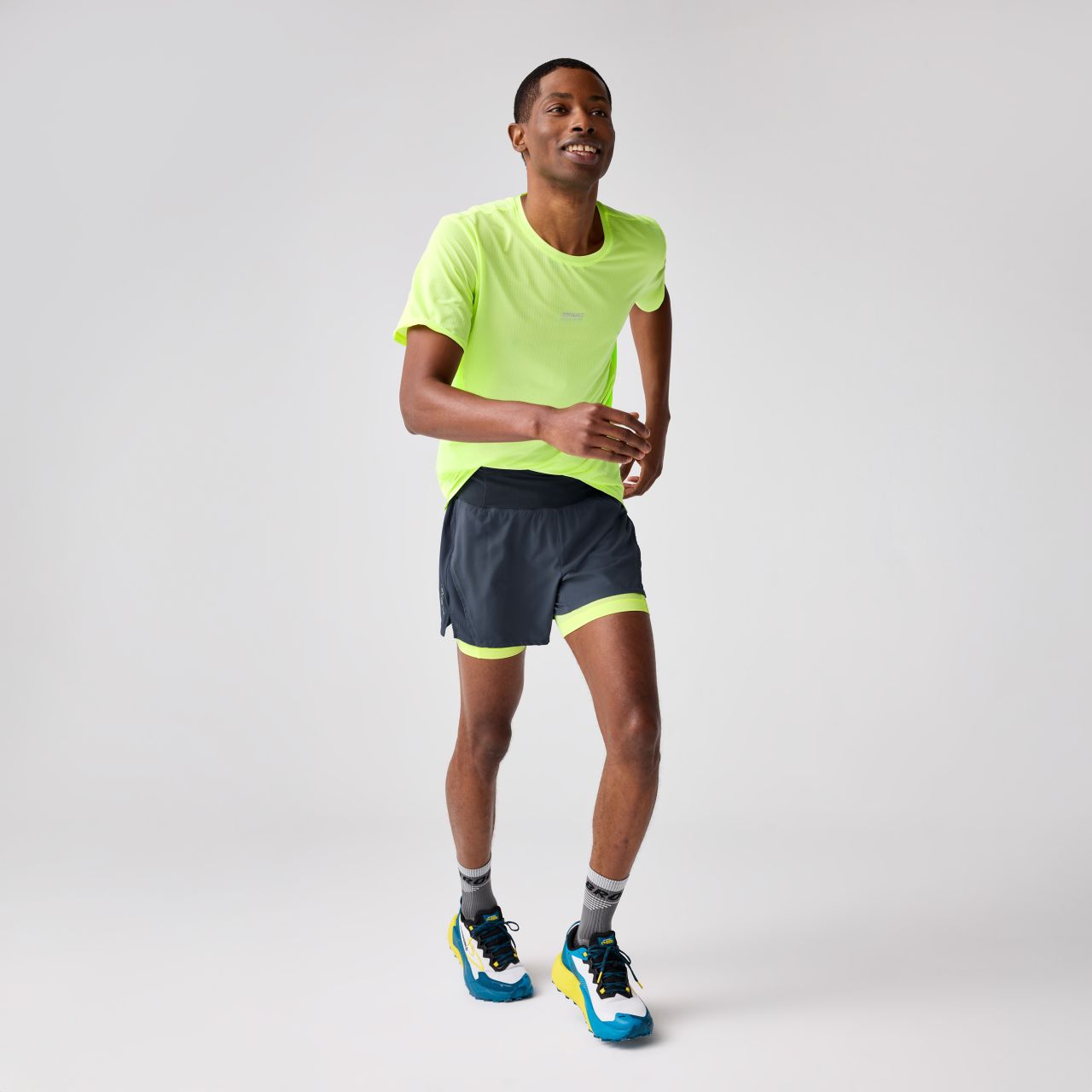 BROOKS SHORT HIGH POINT 5 POUCES 2 EN 1 BLUE NIGHT ET SUNRAY Short ...